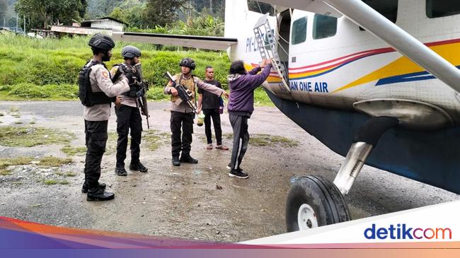 Polda Papua Duga OTK Tembak Pesawat Asian One di Puncak Terkait Pileg