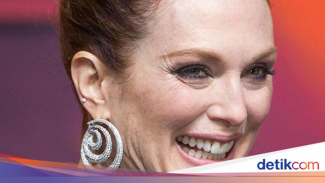 7 Gaya Rambut Messy Bun a La Artis, Tetap Cantik dengan Cepolan