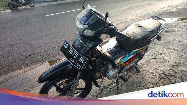 Pemotor Tewas Usai Tabrak Pohon di Tepi Jalan Kertodiningrat Kulon Progo
