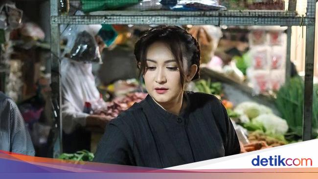 Nafa Urbach Ternyata Suka Nongkrong di Warung hingga Pasar