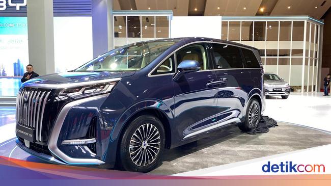 Lihat Lebih Dekat BYD Denza D9, MPV Premium Pesaing Toyota Alphard