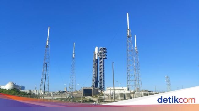 Satelit Merah Putih 2 Berdiri Gagah Siap Meluncur Satelit Merah Putih 2 Berdiri Gagah Siap Meluncur