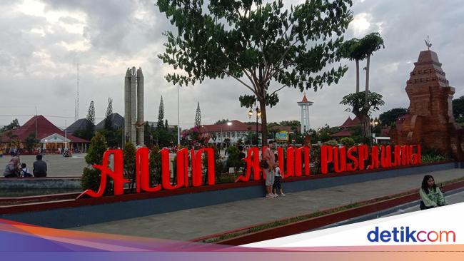 Wajah Baru Alun-alun Indramayu yang Kini Bernama Puspawangi