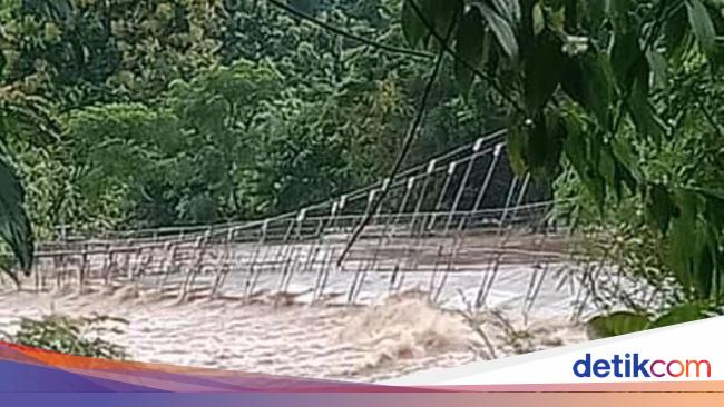 3 Sungai Meluap, Banjir Bandang Terjang Satu Desa di Manggarai Barat 3 Sungai Meluap, Banjir Bandang Terjang Satu Desa di Manggarai Barat