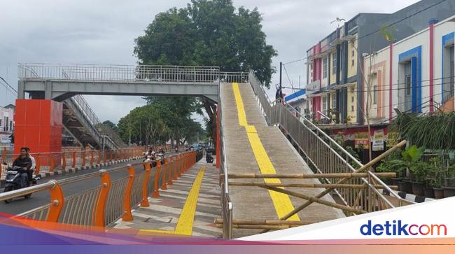 Pemkot Depok Tutup Sementara JPO SeCAWAN Usai Dipakai Bocah untuk Perosotan