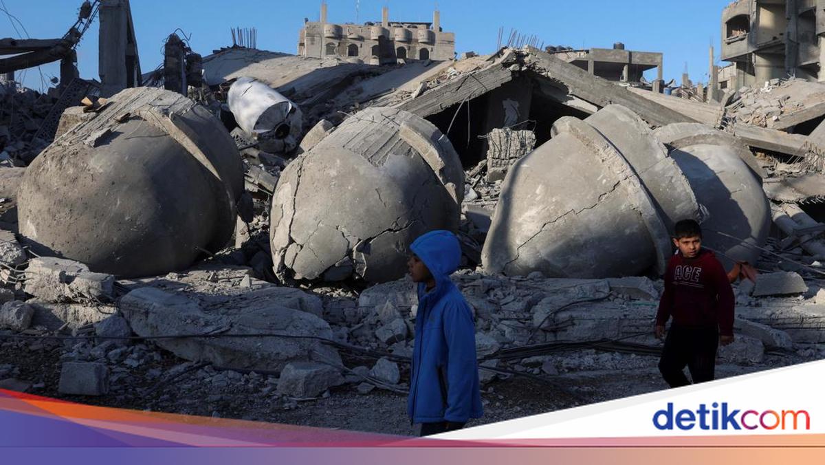Pilu Warga Gaza Salat Tarawih Pertama di Reruntuhan Masjid yang Dibom ...