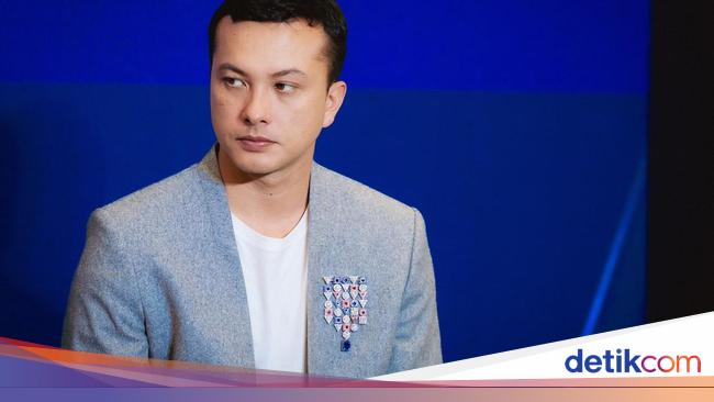 Nicholas Saputra Bahas Tren Bros sebagai Fashion Statement Tahun 2024