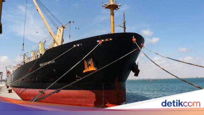 Penampakan Kapal Kargo AS Lolos dari Serangan Maut Houthi di Laut Merah