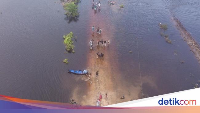 Lokasi Banjir di Gunung Mas Jadi Tempat Wisata Dadakan