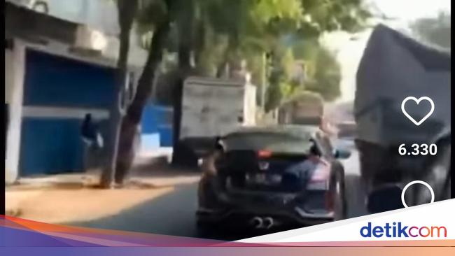 Viral Honda Civic Ugal-ugalan di Jalur Pantura Probolinggo
