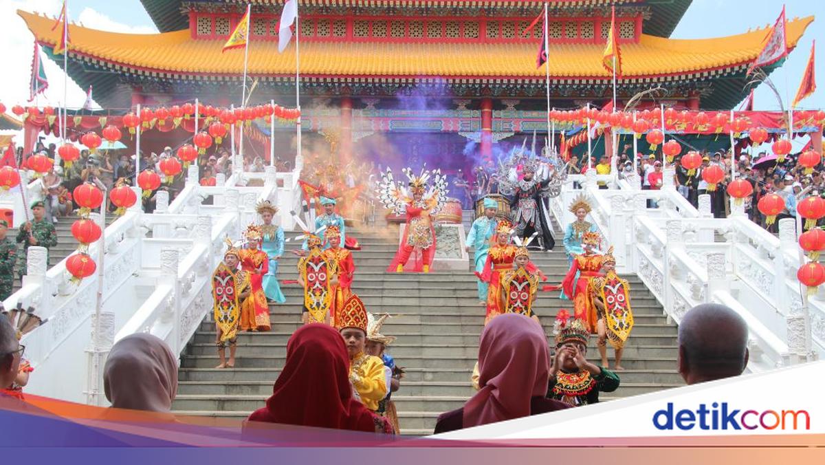 Cap Go Meh di Singkawang Meriah kendati Mepet Pemilu