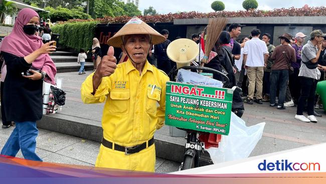 Usia Senja Tak Pudarkan Semangat Sariban Jaga Lingkungan di Bandung