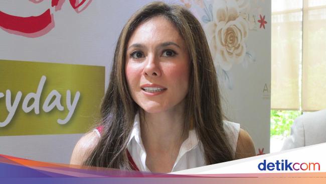 'Ritual' Turun Temurun Keluarga Wulan Guritno Punya Wajah Awet Muda