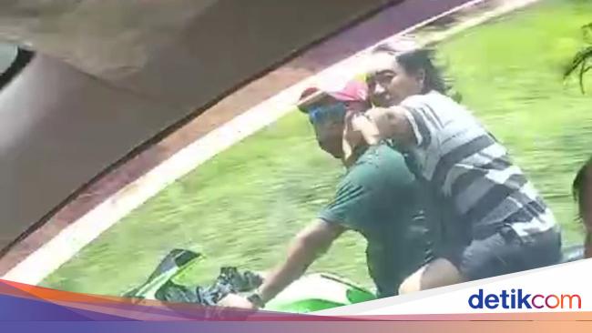 Fakta di Balik Viralnya 2 Pemotor Ninja Probolinggo Palak Mobil