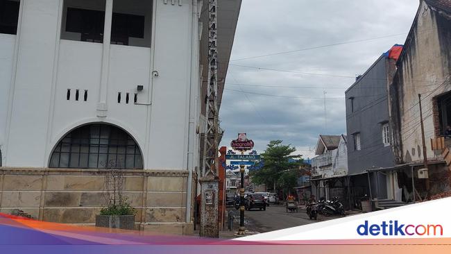 Kilas Balik Tiang Telepon Engkol Zaman Hindia Belanda di Cirebon