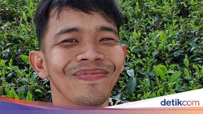 Dede Sunandar Tak Gengsi Kerja di Restoran, Ungkap Resolusi 2025