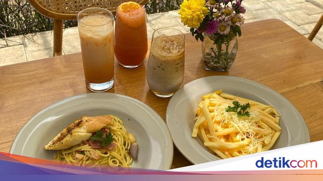 Cantik! Kafe di Dago Ini Hadirkan Nuansa ala 'Dalat' yang Penuh Bunga