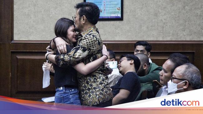Momen Eks Mentan SYL Peluk Keluarga Sebelum Sidang Tipikor