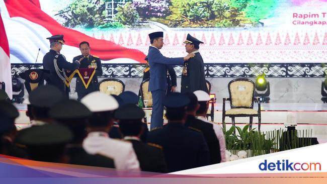 Apa itu Pangkat Jenderal Kehormatan yang Diterima Prabowo Hari Ini?