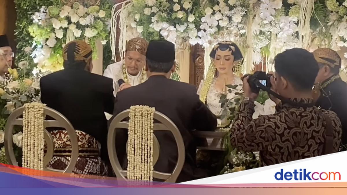 Angga Puradiredja Nikahi Dewi Andarini dengan Mahar 53 Gram Emas di ...