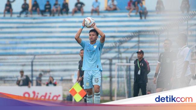 Dede Sapari Bek Muda Persela yang Berasal dari Keluarga Pevoli
