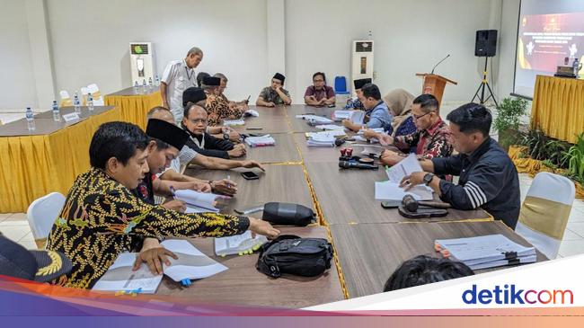 Ganjar Kalah Telak di Trenggalek, Saksi Tolak Tanda Tangan Hasil Rekapitulasi