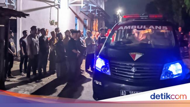 Usai Autopsi, Kakek Tewas di Selokan Klaten Dimakamkan Usai Autopsi, Kakek Tewas di Selokan Klaten Dimakamkan