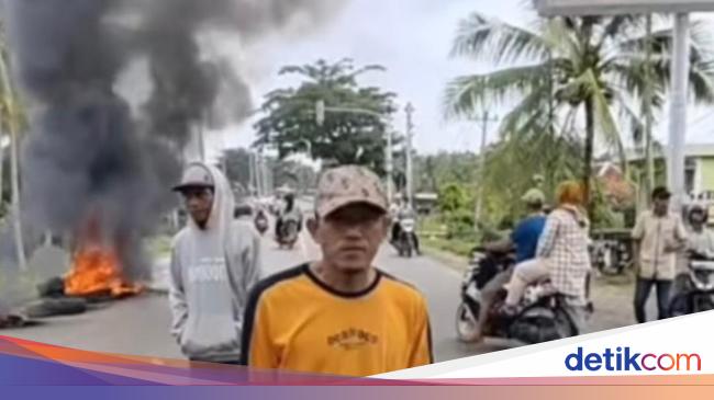 Massa Ancam Blokade Jalan, Minta Pleno KPU Muratara Disahkan