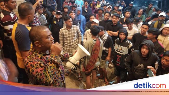 Duduk Perkara Massa Pendukung Caleg PAN Geruduk Lokasi Rekapitulasi Jember