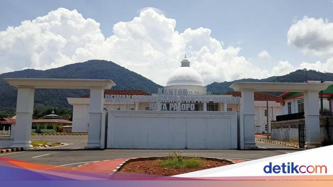 DPRD Palopo Anggarkan Rp 312 Juta untuk Pakaian Dinas Baru-Pin Emas 10 Gram