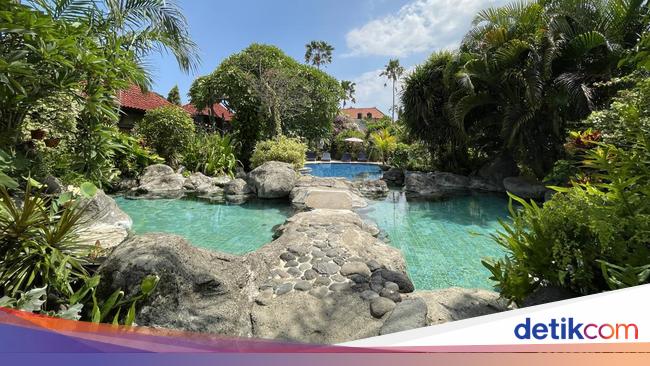 Cantik Menawan... Kafe Penuh Bunga di Sanur