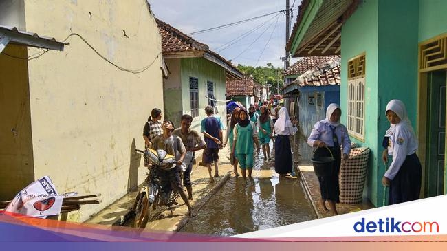 Cerita Kades soal Banjir Bandang yang Terjang Desa Kenangan Kuningan