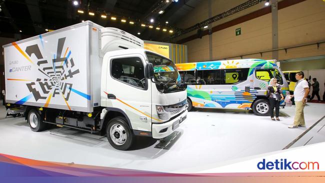 Intip Suasana Pameran Kendaraan Komersial di GIICOMVEC 2024