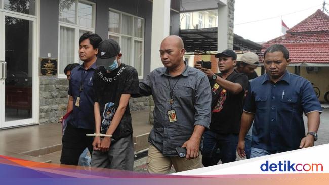 Terobsesi Film Porno, Pria Ini Paksa Pacar Threesome dengan Teman