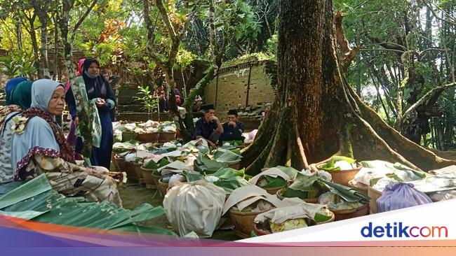 Nyadran Gede di Banjarnegara, Santap Opor-Gulai di Petilasan Keramat