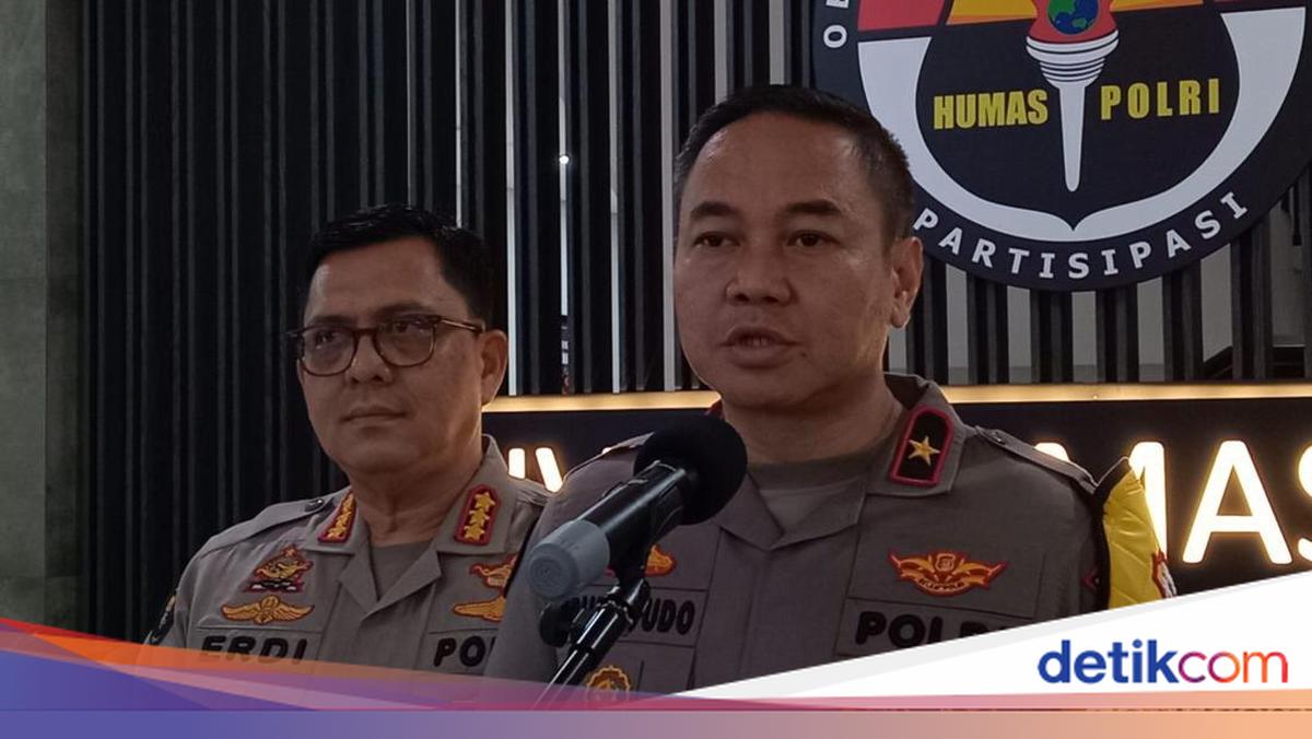 Ayah Kadivhubinter Polri Dimakamkan di Al-Azhar Memorial Karawang