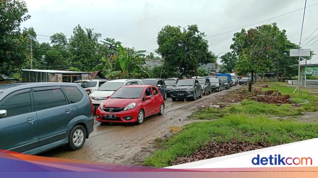 Lalin Poros Takalar Macet Parah Sore Ini, Antrean Kendaraan Mengular 4 Km
