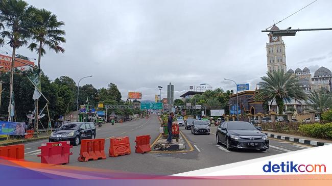 Polisi Terapkan One Way Arah Jakarta, Kendaraan Arah Puncak Bogor Disetop Polisi Terapkan One Way Arah Jakarta, Kendaraan Arah Puncak Bogor Disetop
