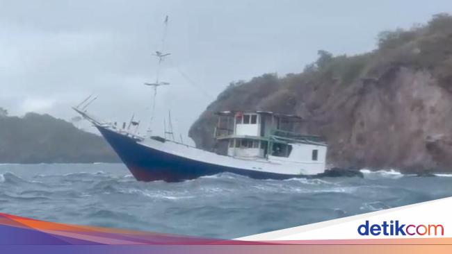 Diterjang Gelombang Tinggi, Kapal Tenggelam di Perairan Labuan Bajo
