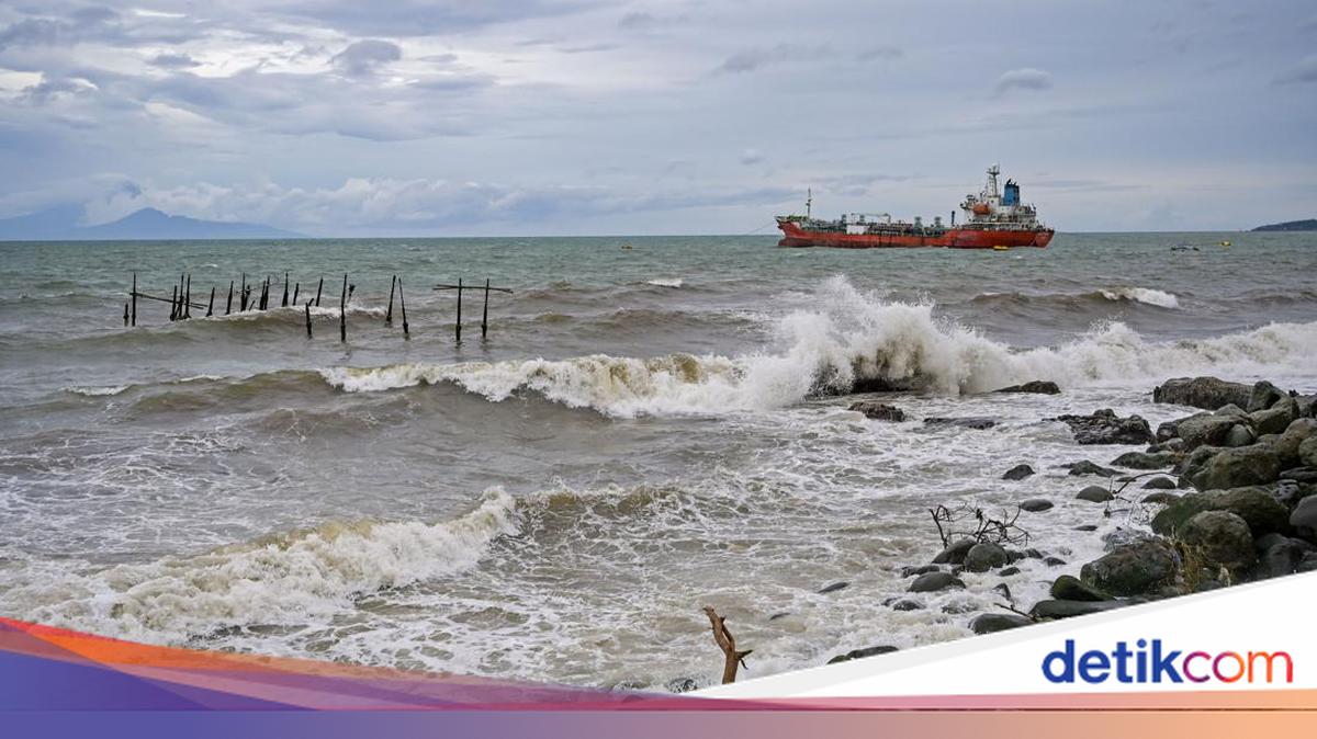 Cuaca Ekstrem 12-14 Juni, KSOP Larang Kapal Wisata Masuk Selat Sape