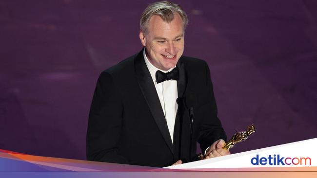 Christopher Nolan Si Anti-Teknologi