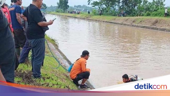 Tenggelam Saat Berenang, Seorang Remaja Tewas Tersangkut di Saringan Air Sungai