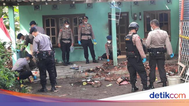 Tim Jibom Gegana Polda DIY Cek TKP Ledakan di Pandak, Amankan Sisa Handak