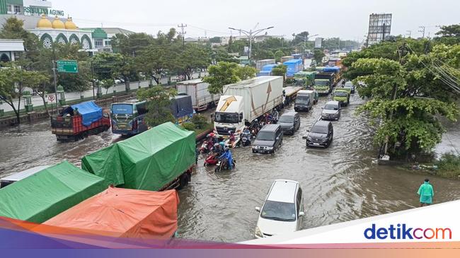 Pantura Kaligawe Semarang Banjir, Lalu Lintas Padat Merayap