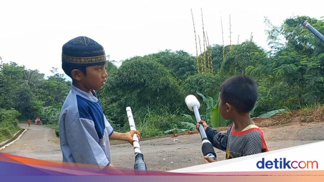 Bocah Purwakarta Ramaikan Ngabuburit Pakai 'Meriam' Spiritus