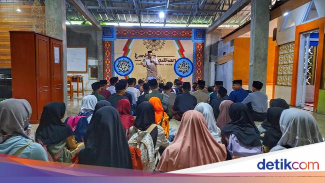 Mondok di Ponpes Bandung Ini Wajib Pakai Bahasa Inggris dan Arab