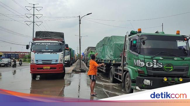 Cerita Pengendara Terjebak Macet 3 Jam Imbas Pantura Semarang Kebanjiran