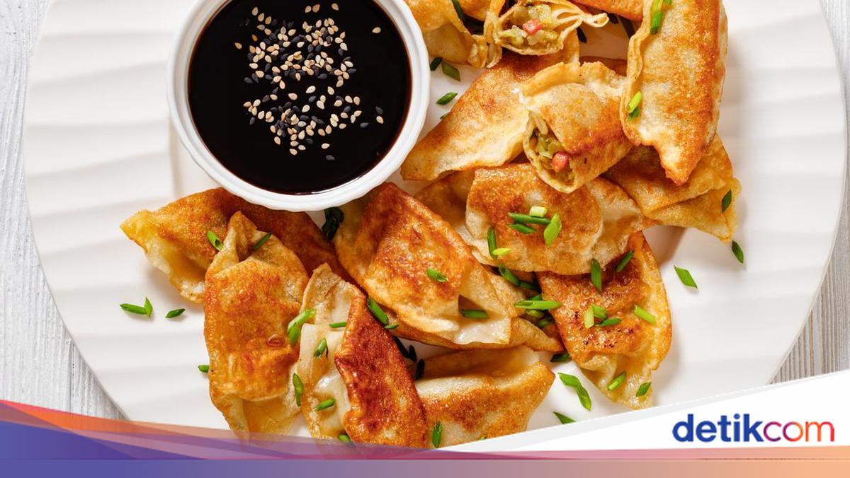 Resep Gyoza Ayam dan Sayuran Goreng Air yang Renyah Gurih