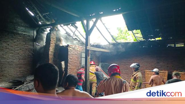 Pekerja Lalai, Pabrik Kerupuk di Wantilgung Blora Terbakar-Kerugian Rp 80 Juta