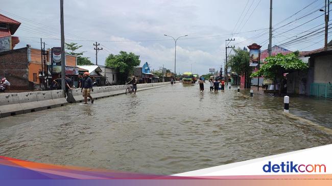 Truk Mulai Melintas, Begini Kondisi Banjir Jalan Kaligawe Semarang Sore Ini
